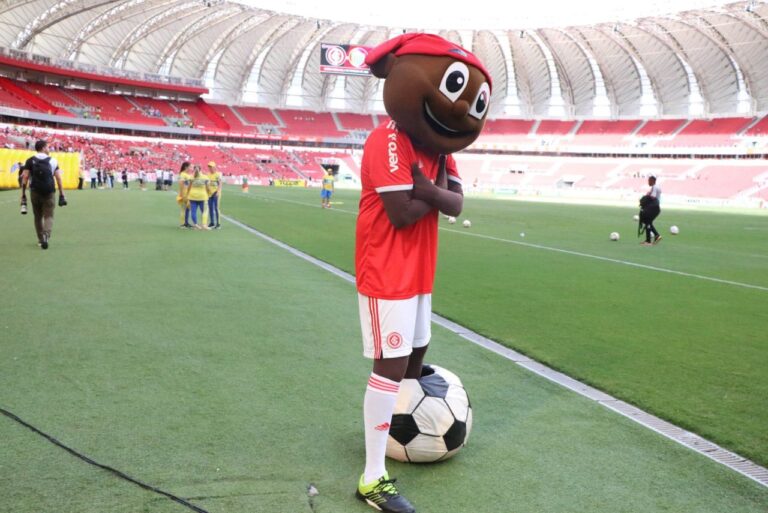 Repórter Registra B O Contra Mascote Do Internacional Por Importunação